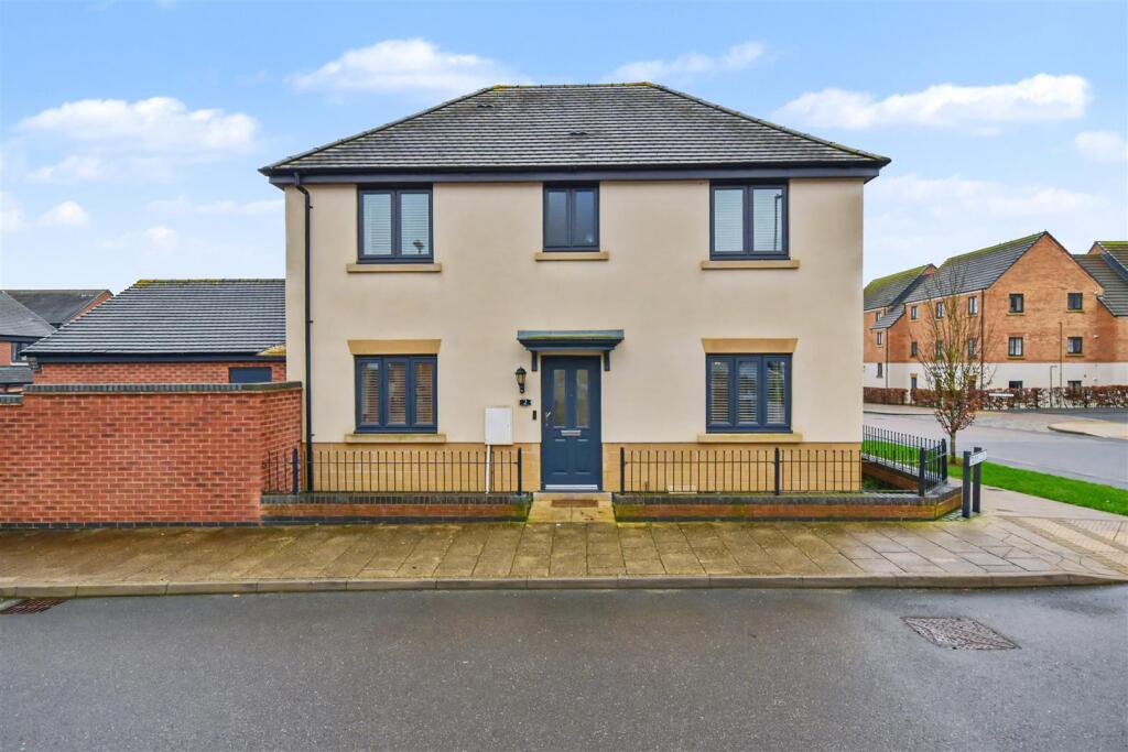 3 bedroom detached house for sale in NN17, Troon Close, Priors Hall ...