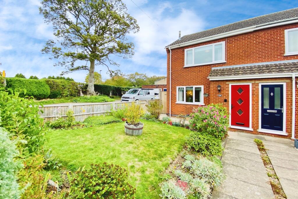2 bedroom end of terrace house for sale in Mountfield Road, Earl ...