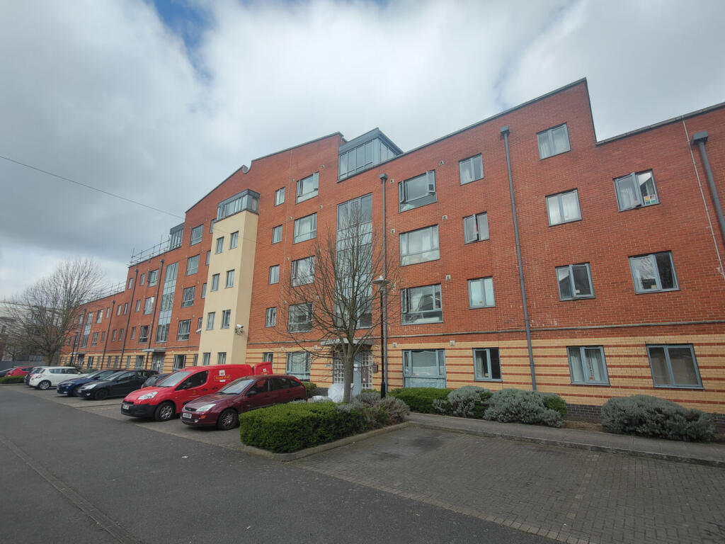 6 bedroom flat for sale in Flat G/08, Dragon Hall, Farndale Court ...