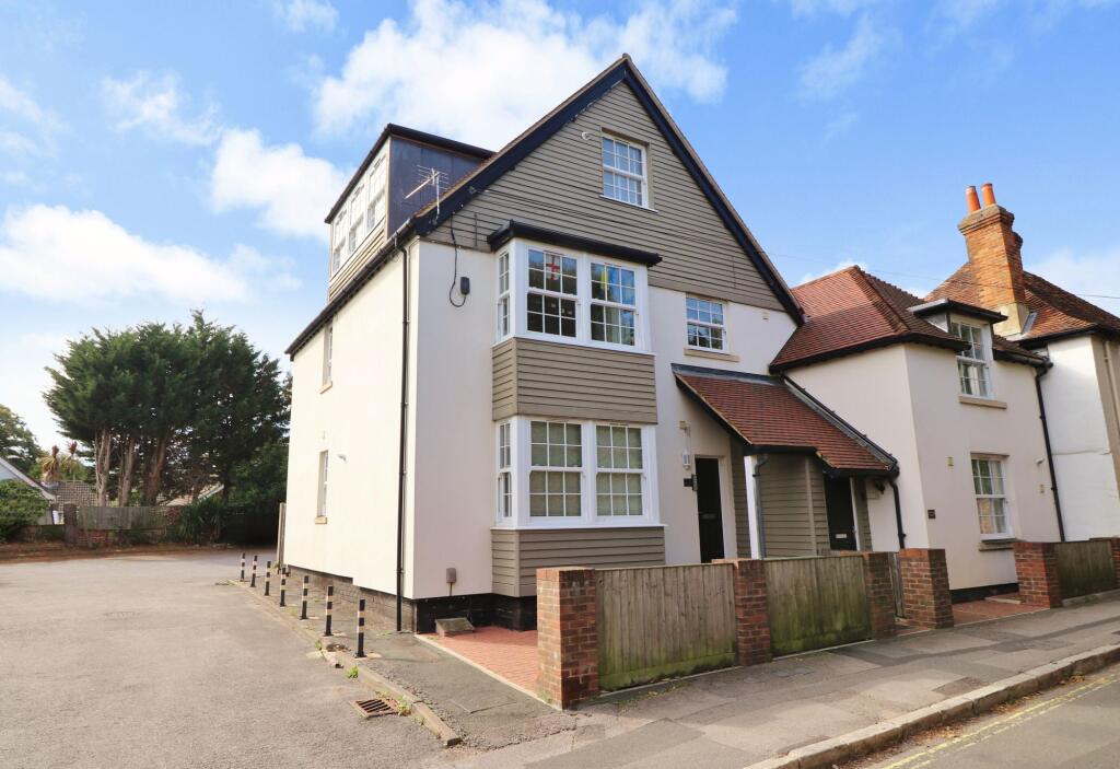 2 bedroom flat for sale in High Street, Hamble, SO31