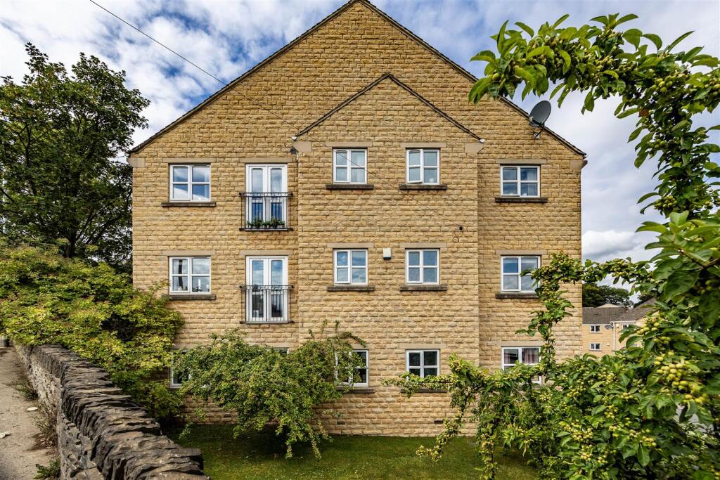 2 bedroom apartment for sale in Spout Hill, Brighouse, HD6