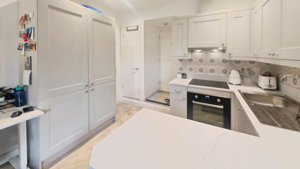 1 bedroom ground floor flat for sale in Connaught Road, Cardiff, CF24 ...