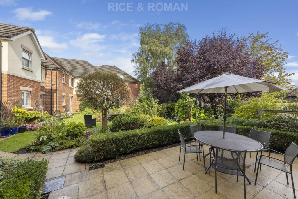 1 bedroom retirement property for sale in Passfield Lodge, Lightwater, GU18