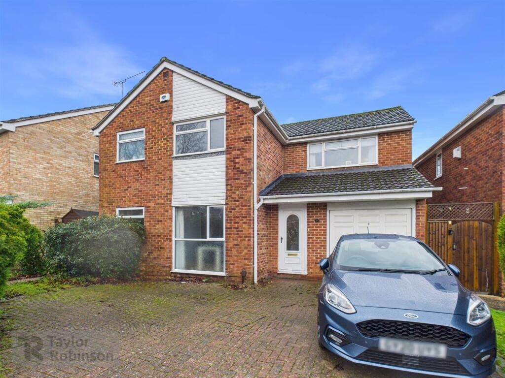 4 bedroom detached house for sale in St. Catherines Road, Crawley, RH10