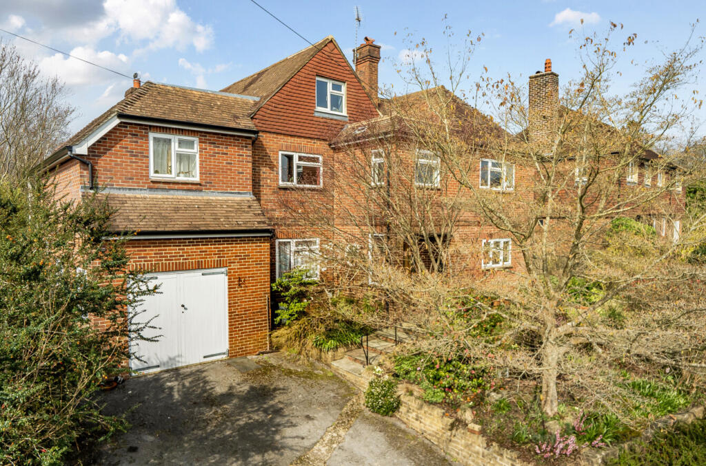 5 bedroom detached house for sale in Pine View Close, Haslemere, Surrey ...