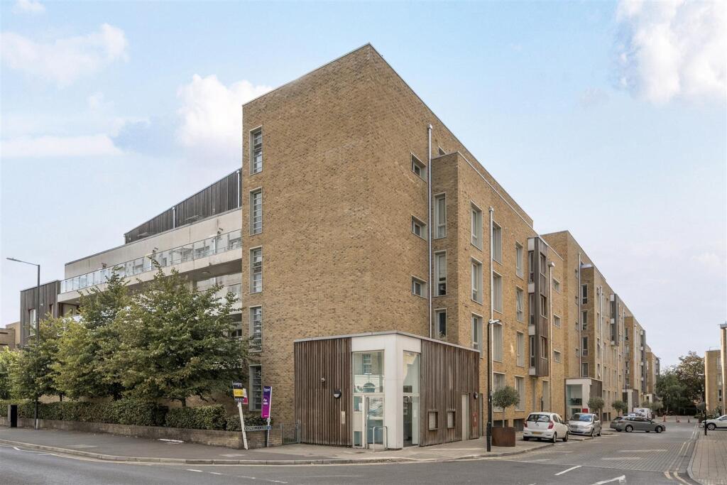 2 bedroom apartment for sale in Lea House, Kidwells Close, Maidenhead, SL6