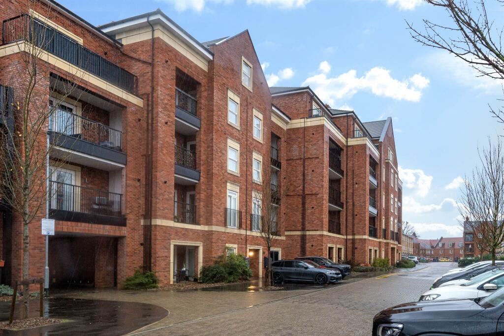 2 bedroom flat for sale in Toye Avenue, London, N20
