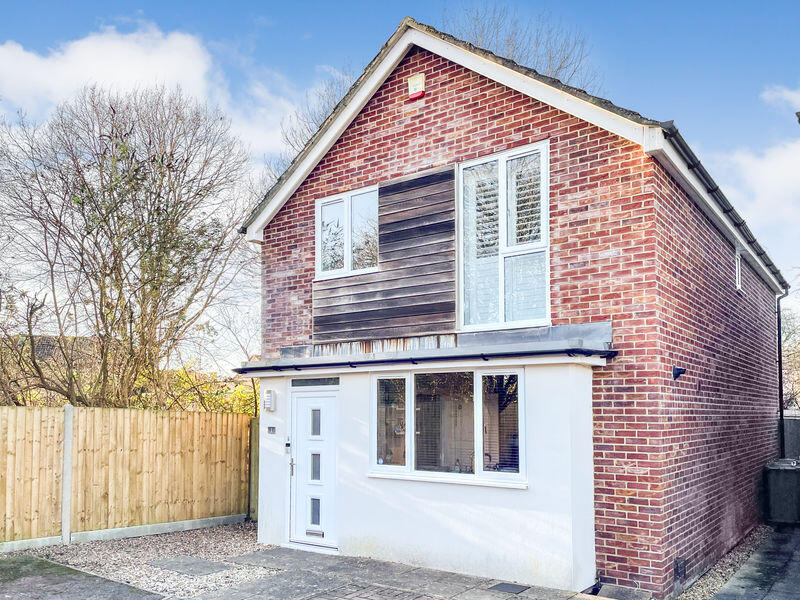 4 bedroom detached house for sale in Cedar Row, Botley Road, Horton ...