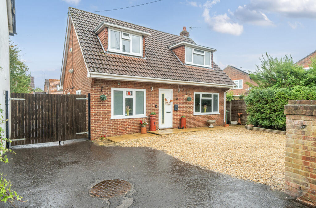 3 bedroom detached house for sale in Heathcote Road, Bordon, Hampshire ...