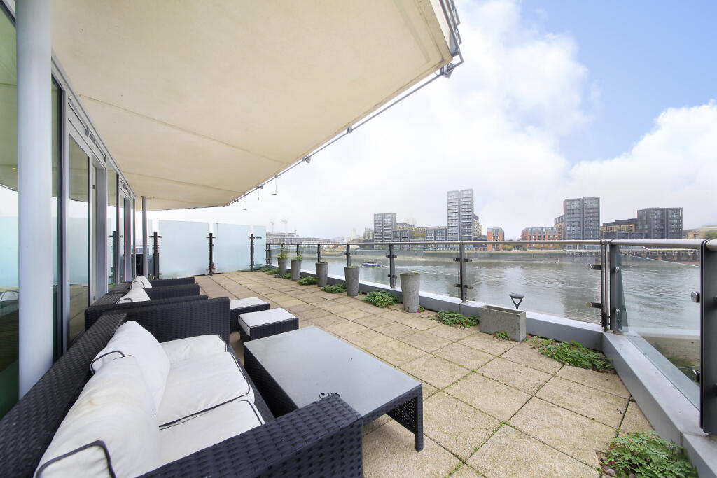 3 bedroom flat for sale in Ensign House, Juniper Drive, SW18