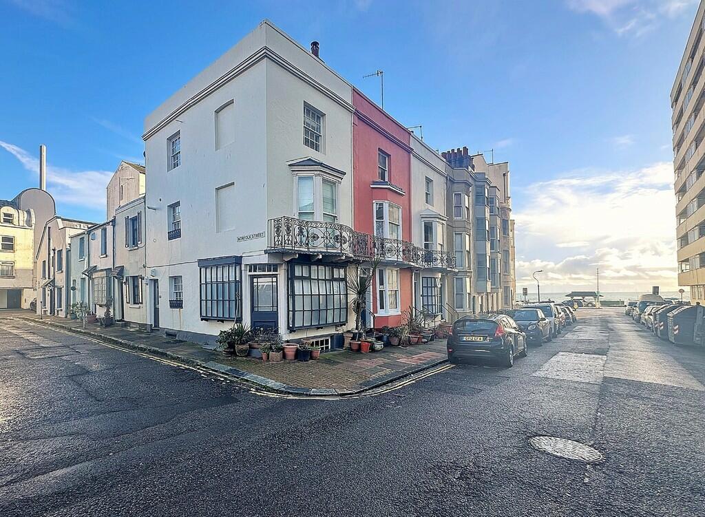 3 bedroom end of terrace house for sale in Western Street, Brighton ...
