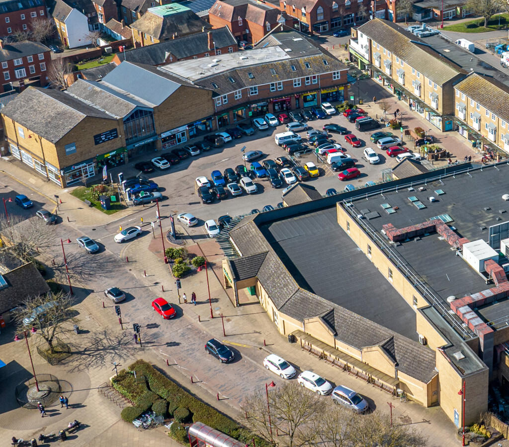 Retail property shopping centre to lease in 10 Bowen Square, Daventry ...
