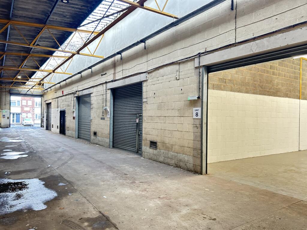 Distribution warehouse to lease in Building 16, Unit 8, Bilton ...