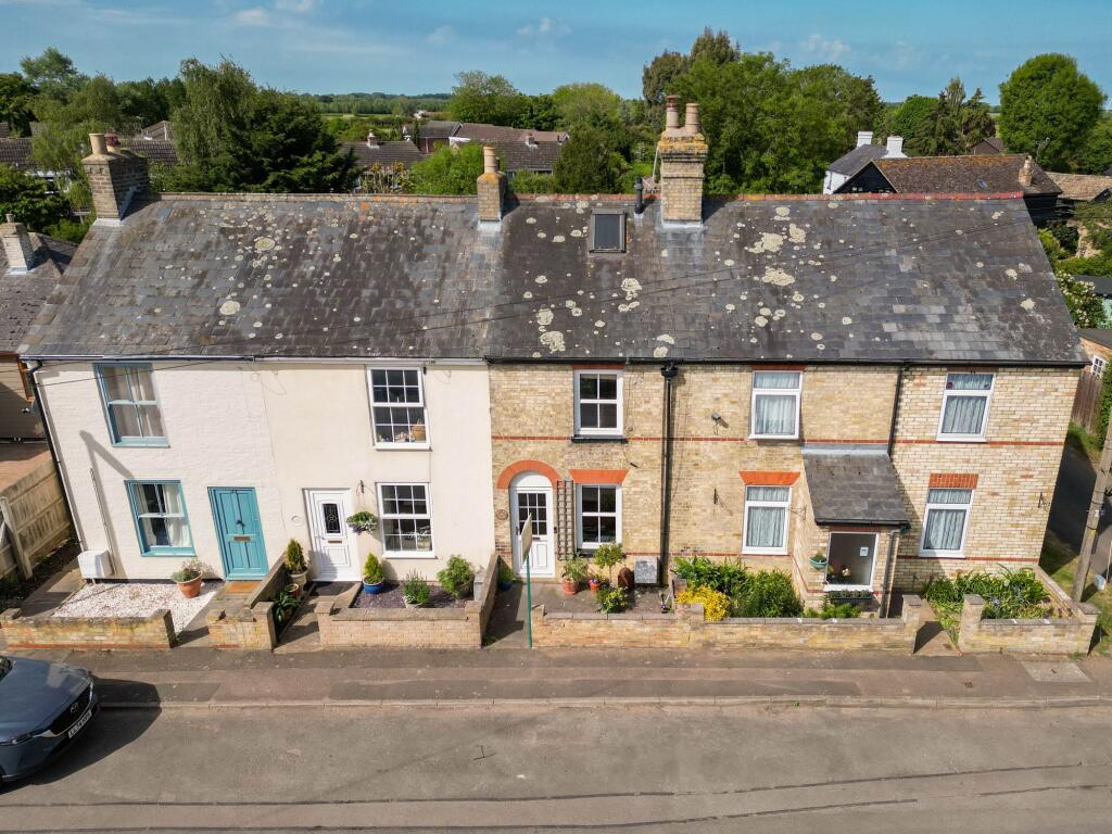 2 bedroom terraced house for sale in Longstanton Road, Oakington, CB24
