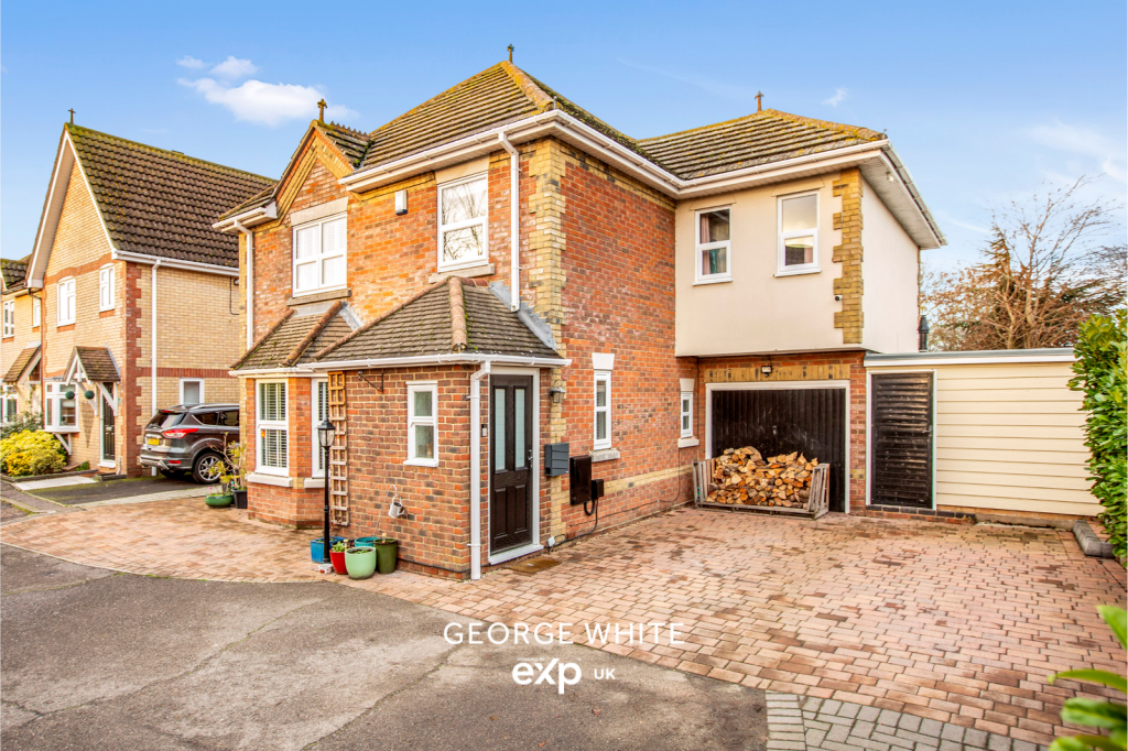 4 bedroom detached house for sale in Wheatfields, Great Stambridge ...