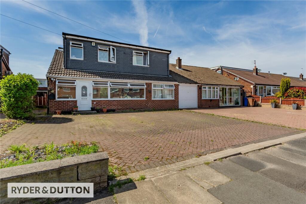 4 bedroom semi-detached house for sale in Hardfield Road, Alkrington ...
