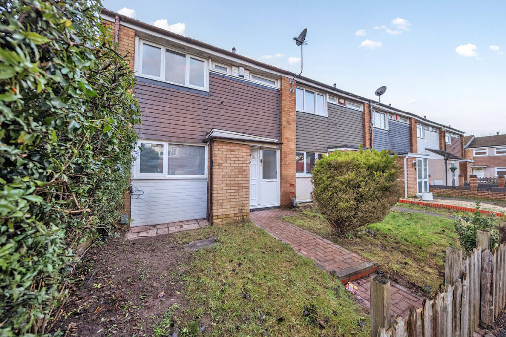 3 bedroom end of terrace house for sale in Thrales Close, Bedfordshire ...