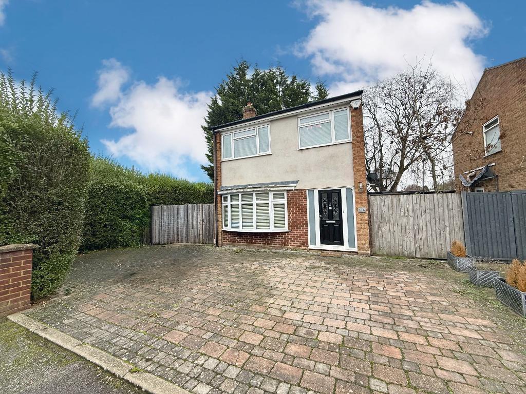 3 bedroom detached house for sale in Brooklands Close, Leagrave, Luton ...