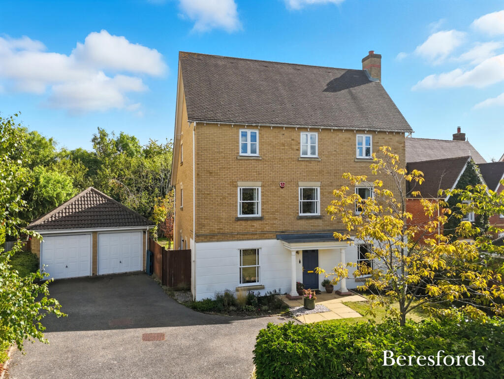 6 bedroom detached house for sale in Fitzwalter Road, Flitch Green, CM6