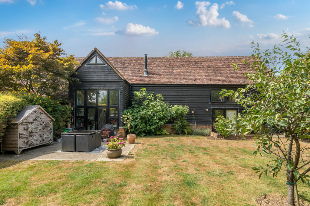3 bedroom semi-detached house for sale in Flaunden Lane, Bovingdon, HP3