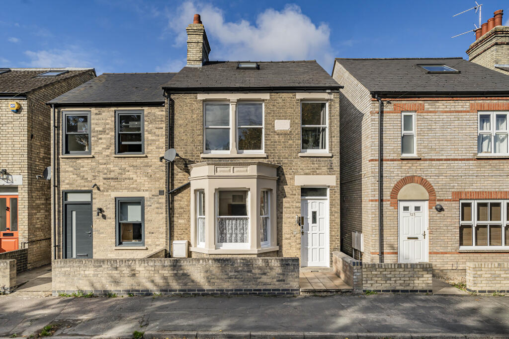 3 bedroom semi-detached house for sale in Hemingford Road, Cambridge, CB1