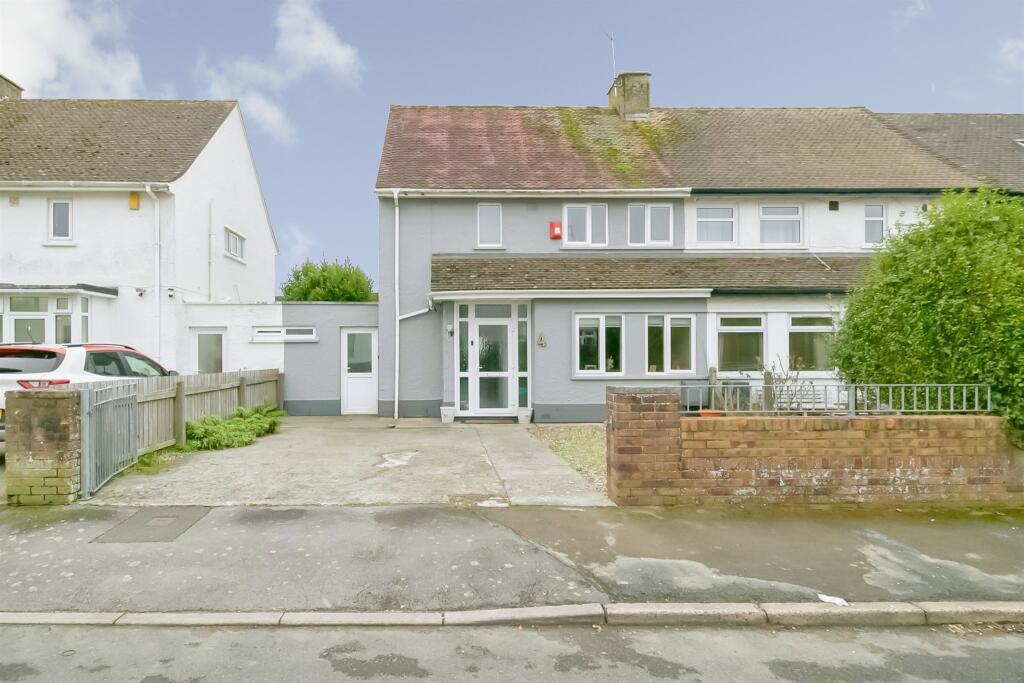 3 bedroom semi-detached house for sale in Ceri Avenue, Rhoose, Barry, CF62