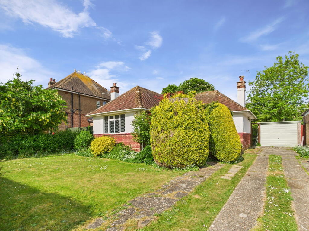 2 bedroom detached bungalow for sale in Lime Tree Avenue, Findon Valley ...