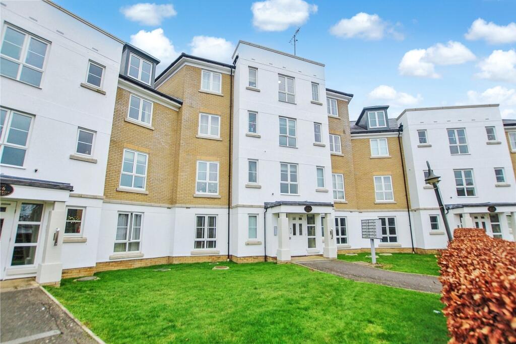 2 bedroom flat for sale in Cromwell Court, Tudor Way, Knaphill, Woking ...