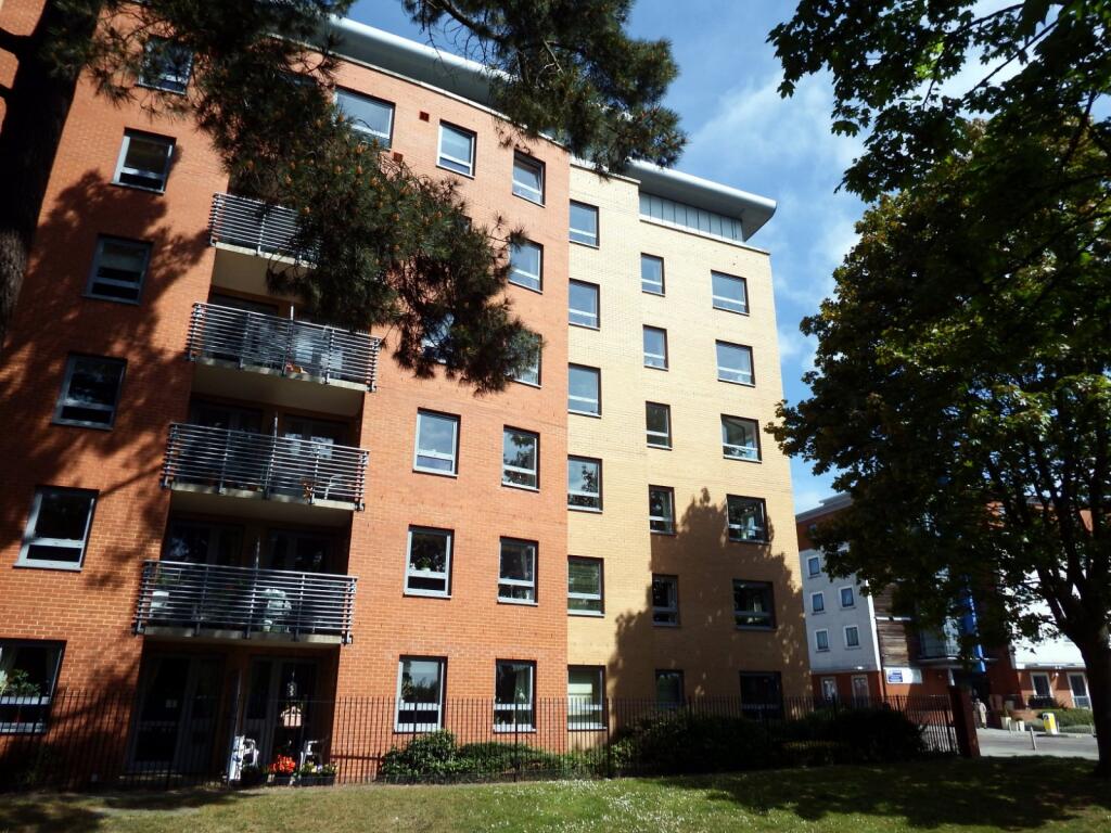 2 bedroom apartment for sale in Pinetree Court, Danestrete, Stevenage ...