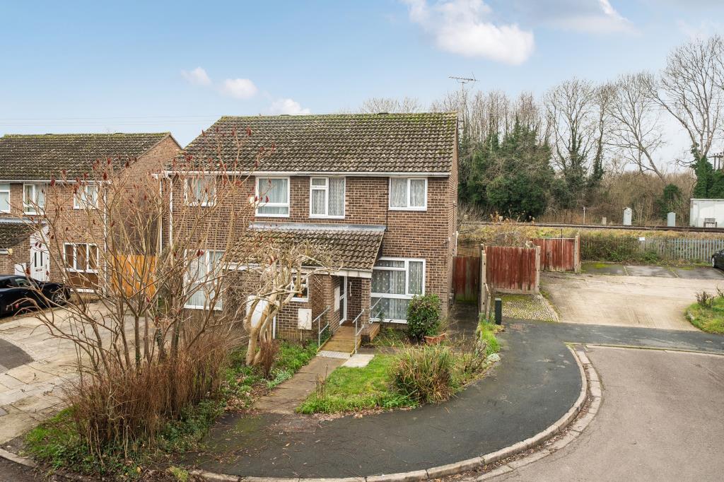 3 bedroom semi-detached house for sale in Roundham Close, Kidlington, OX5