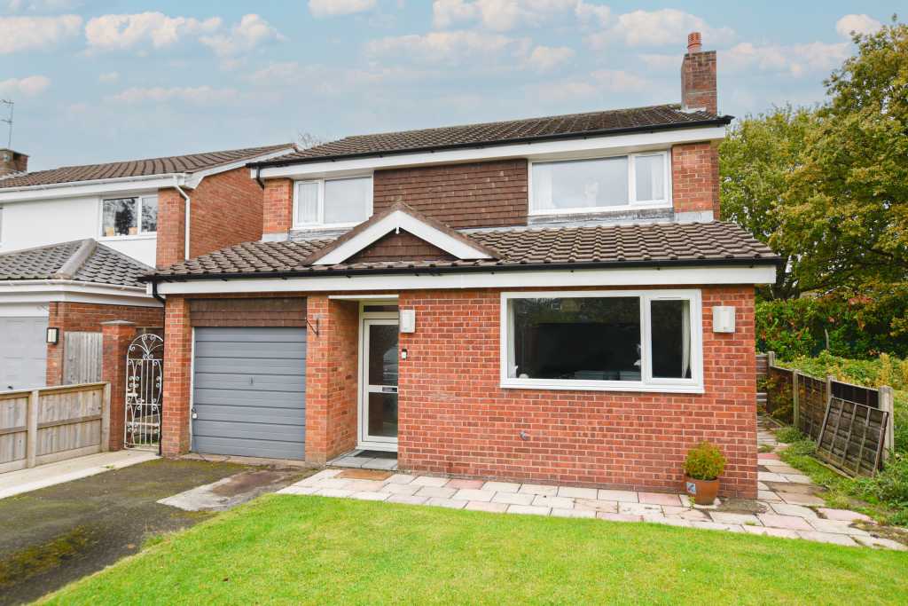 4 bedroom detached house for sale in Southdown Crescent, Cheadle Hulme ...
