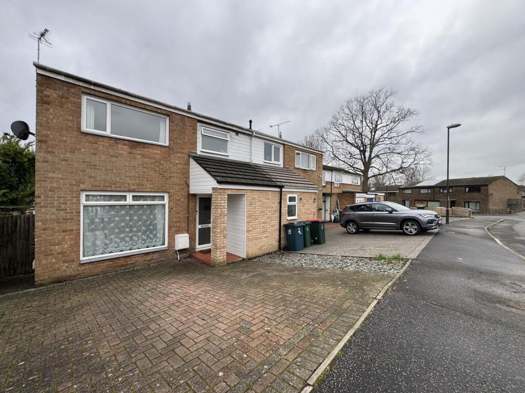 3 bedroom end of terrace house for rent in Dovedale Crescent, Crawley, RH11
