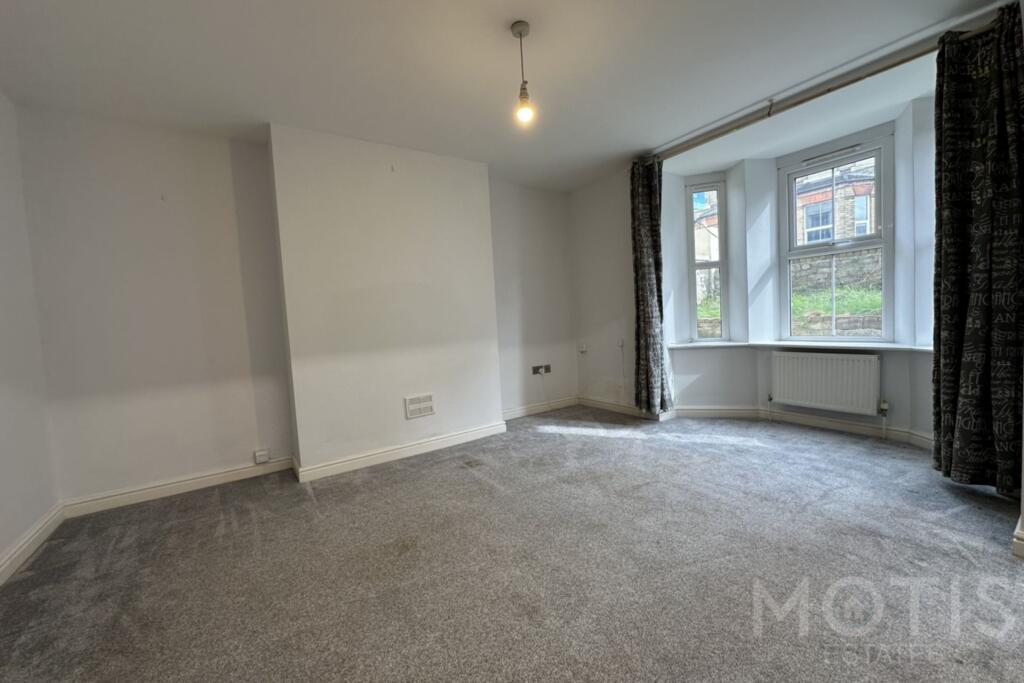 2 bedroom flat for rent in Victoria Grove, Folkestone, CT20