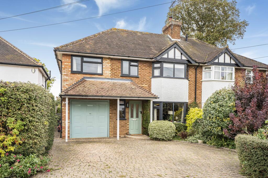 4 bedroom semi-detached house for sale in Bearton Green, Hitchin, SG5