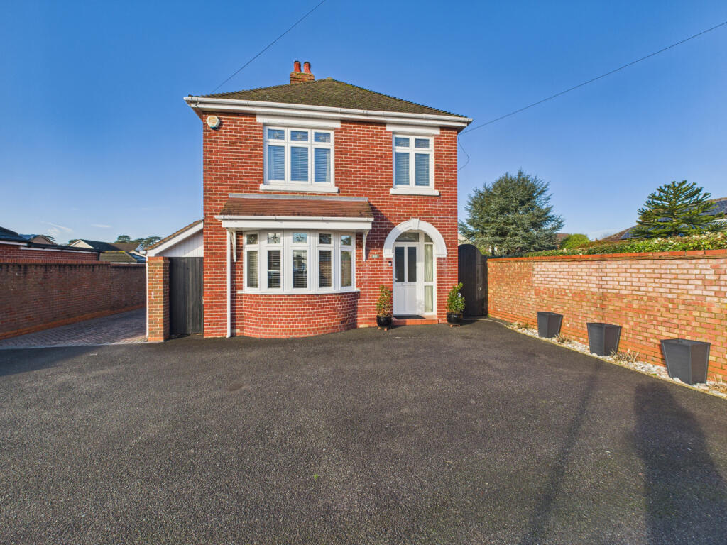 3 bedroom detached house for sale in Locks Road, Locks Heath, SO31 6LD ...