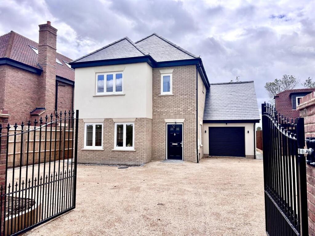 5 bedroom detached house for sale in Tring Road, Long Marston, Tring, HP23