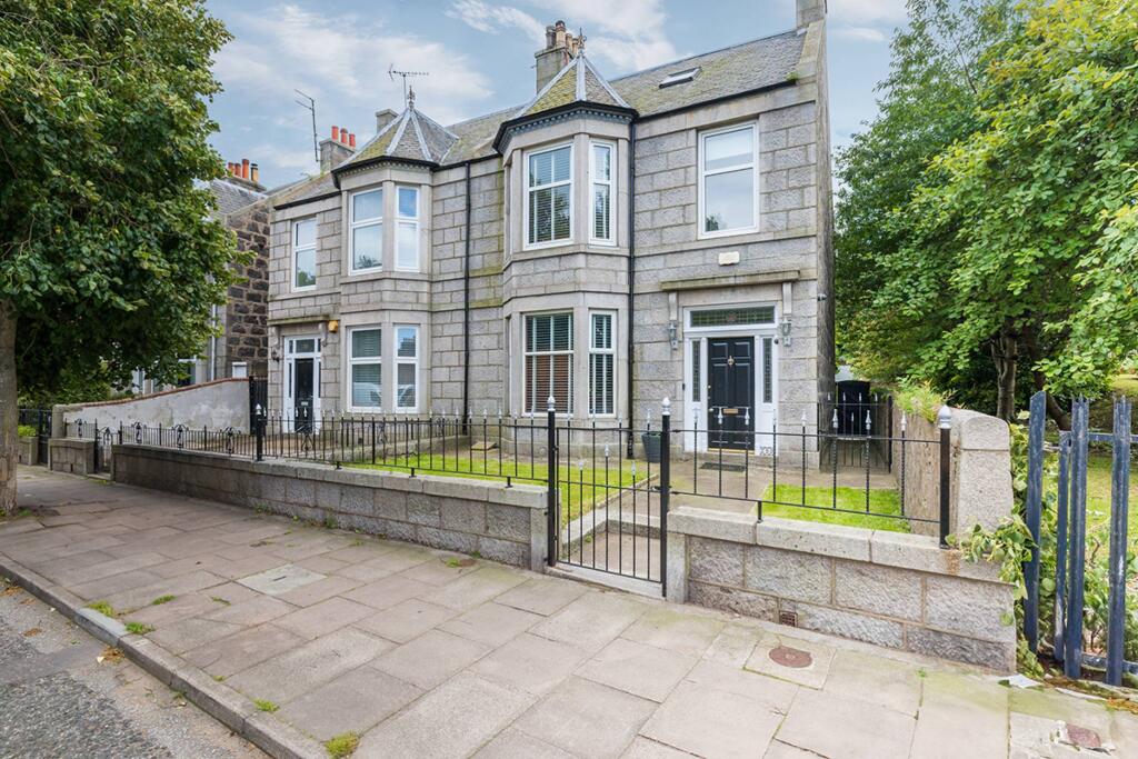 6 bedroom town house for sale in 250 Victoria Road, Aberdeen, AB11 9NU ...