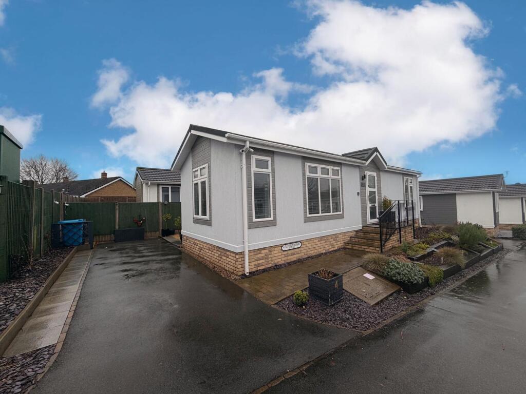 2 bedroom park home for sale in New Road, Featherstone, Wolverhampton, WV10