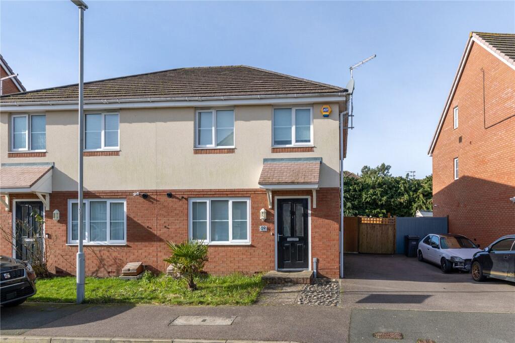 3 bedroom semi-detached house for sale in Verde Close, Luton ...