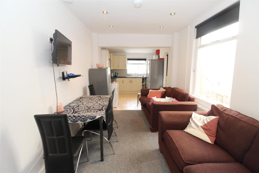 5 bedroom house for rent in Tewkesbury Street, Cathays, Cardiff, CF24 ...