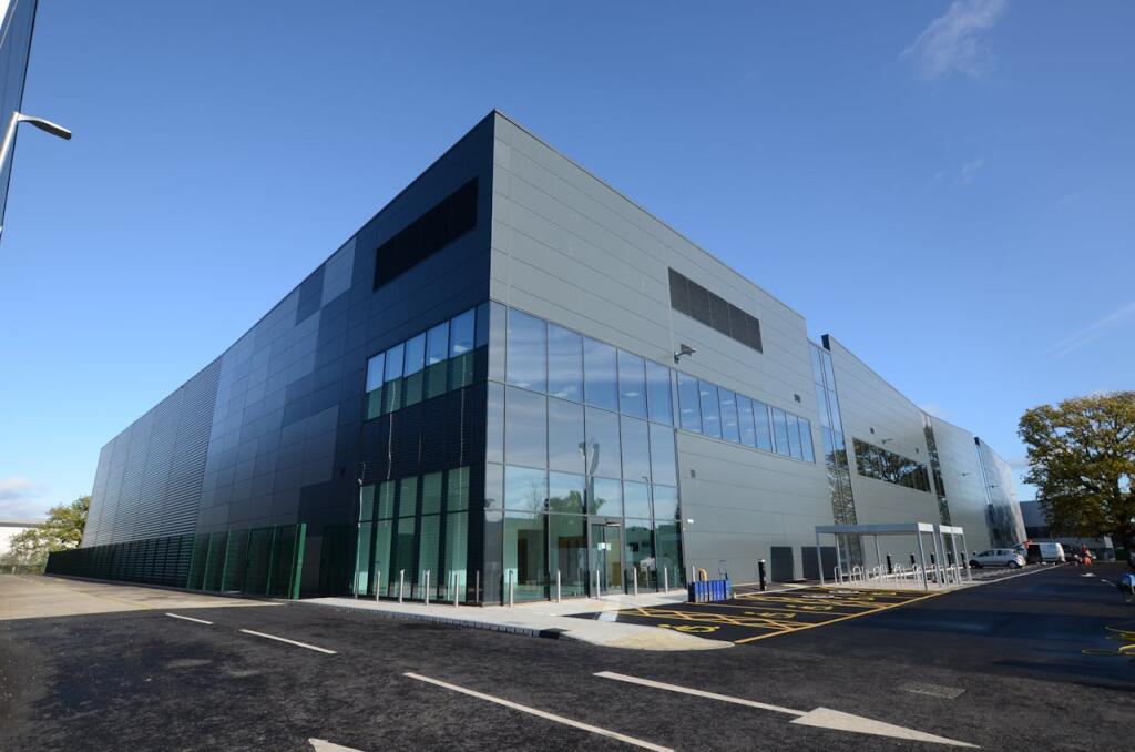 Warehouse to lease in The Base, Fleming Way, Crawley, RH10 9LX, RH10
