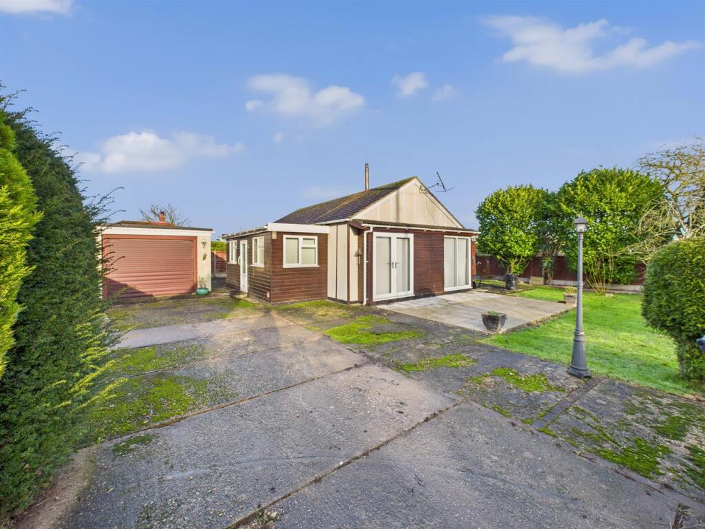 2 bedroom detached bungalow for sale in Mill Lane, Saltfleet, Louth, LN11