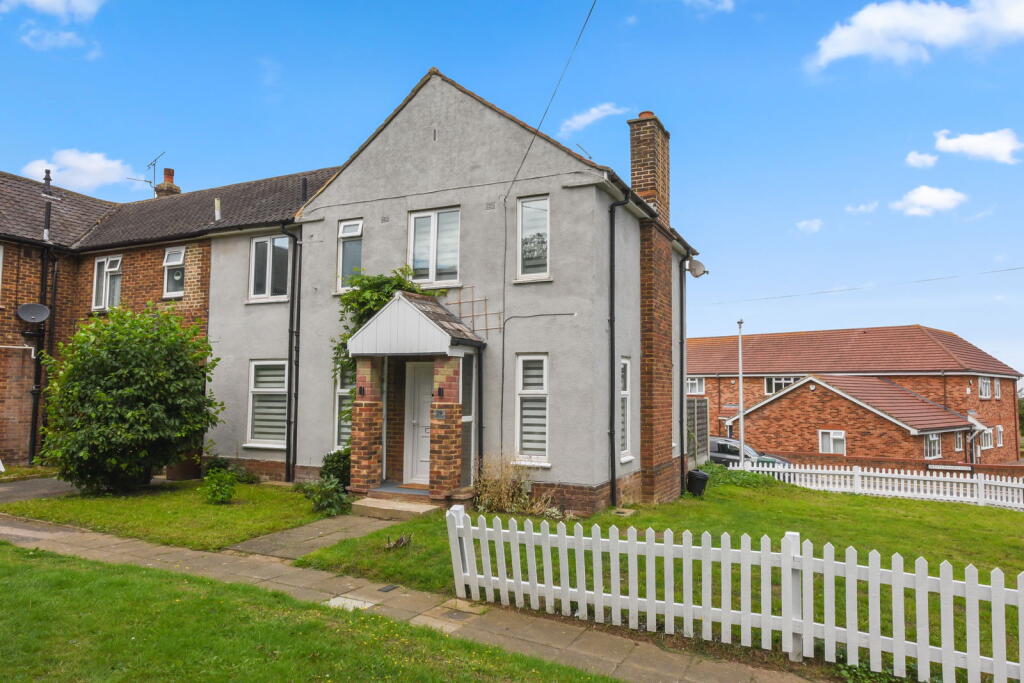 3 bedroom end of terrace house for sale in Charing Road, Gillingham ...
