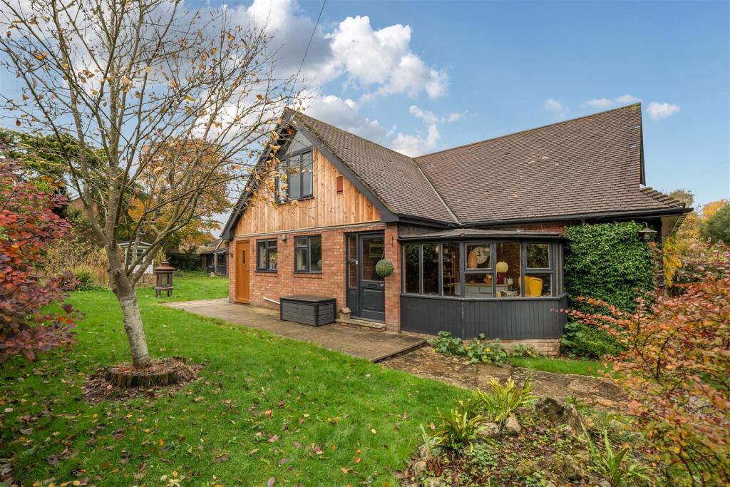 4 bedroom detached house for sale in Church Lane, Bursledon, SO31