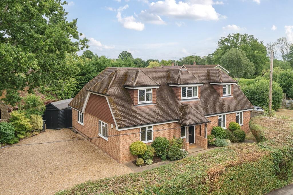 4 bedroom detached house for sale in Hookley Lane, Elstead, Godalming ...