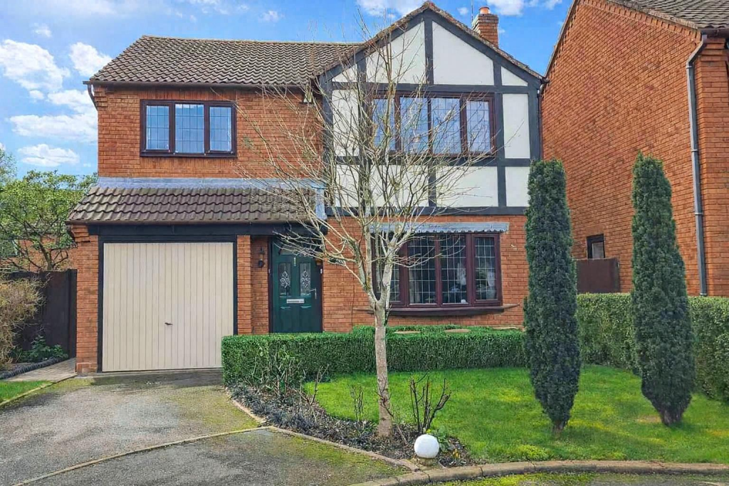 4 bedroom detached house for sale in Canterbury Way, Nuneaton, CV11