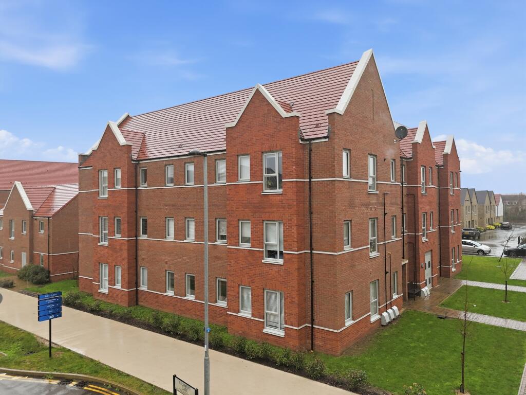2 bedroom maisonette for sale in Henry Shuttlewood Drive, Beaulieu, CM1