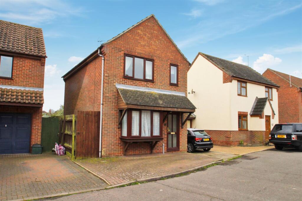 3 bedroom detached house for rent in Poplars Close, Colchester, CO7 8BH ...