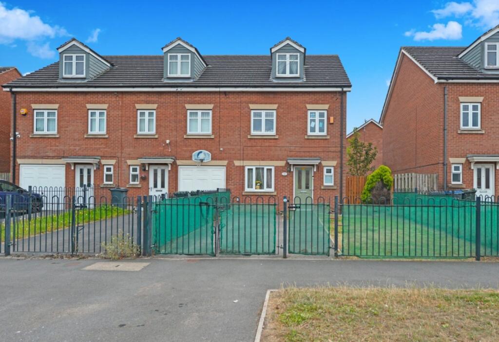 4 bedroom terraced house for sale in Burnham Avenue, Bierley, Bradford ...