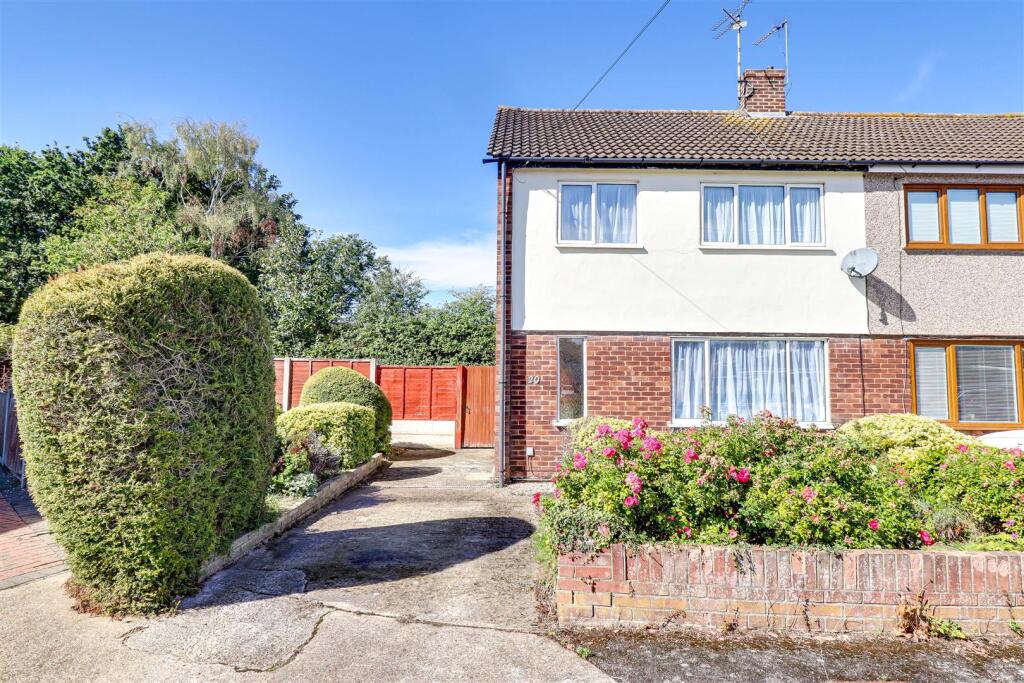3 bedroom semi-detached house for sale in * ENORMOUS PLOT * Lodge Close ...